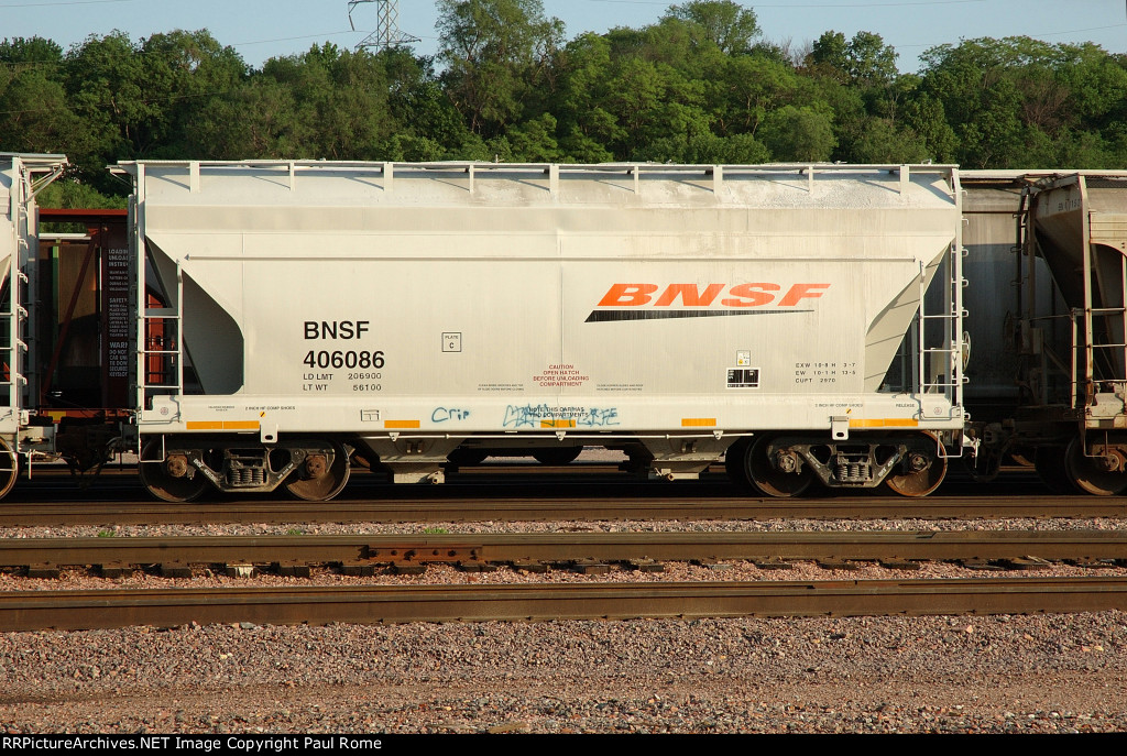BNSF 406086, at the BNSF Gibson Yard